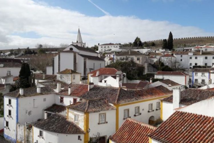 Conheça a encantadora Vila de Óbidos em Portugal
